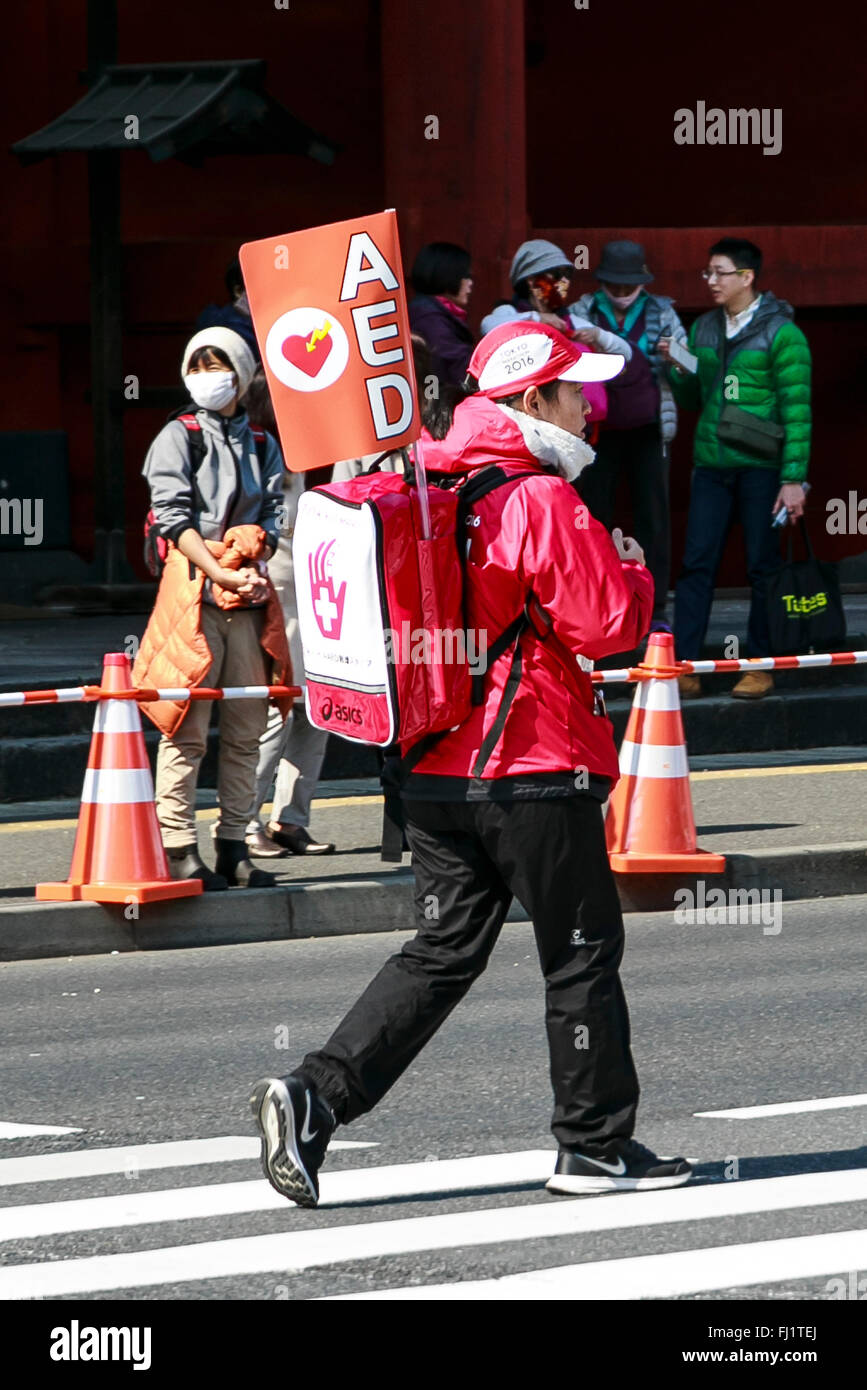 First aid personnel hi-res stock photography and images - Alamy
