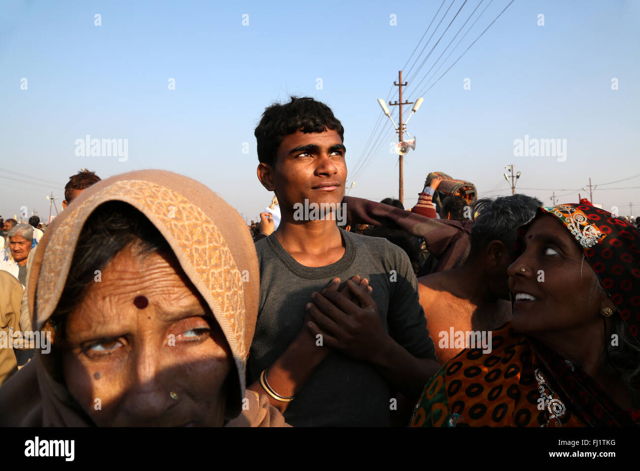 Crowd of thousands people hi-res stock photography and images - Alamy