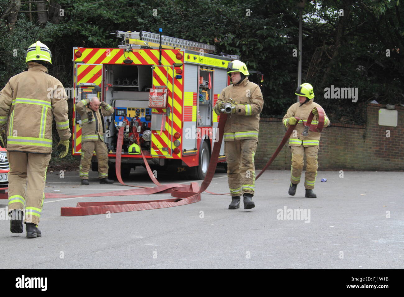 Saturday 26/02/2016 Five fire engines, around 25 firefighters and a ...