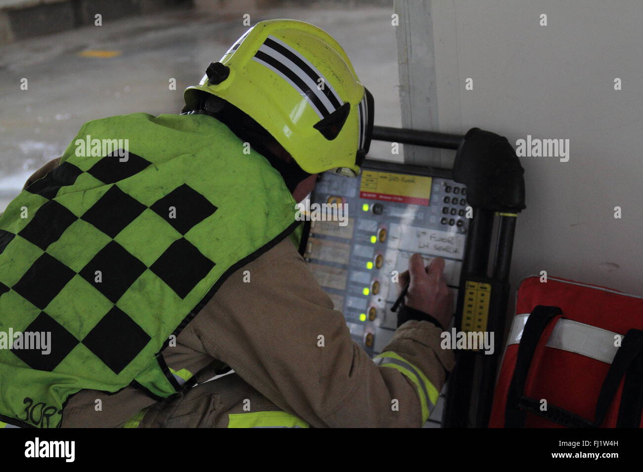 Saturday 26/02/2016 Five fire engines, around 25 firefighters and a ...