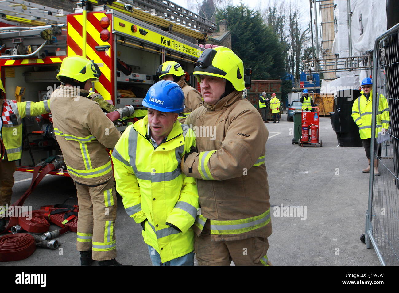 Saturday 26/02/2016 Five fire engines, around 25 firefighters and a ...
