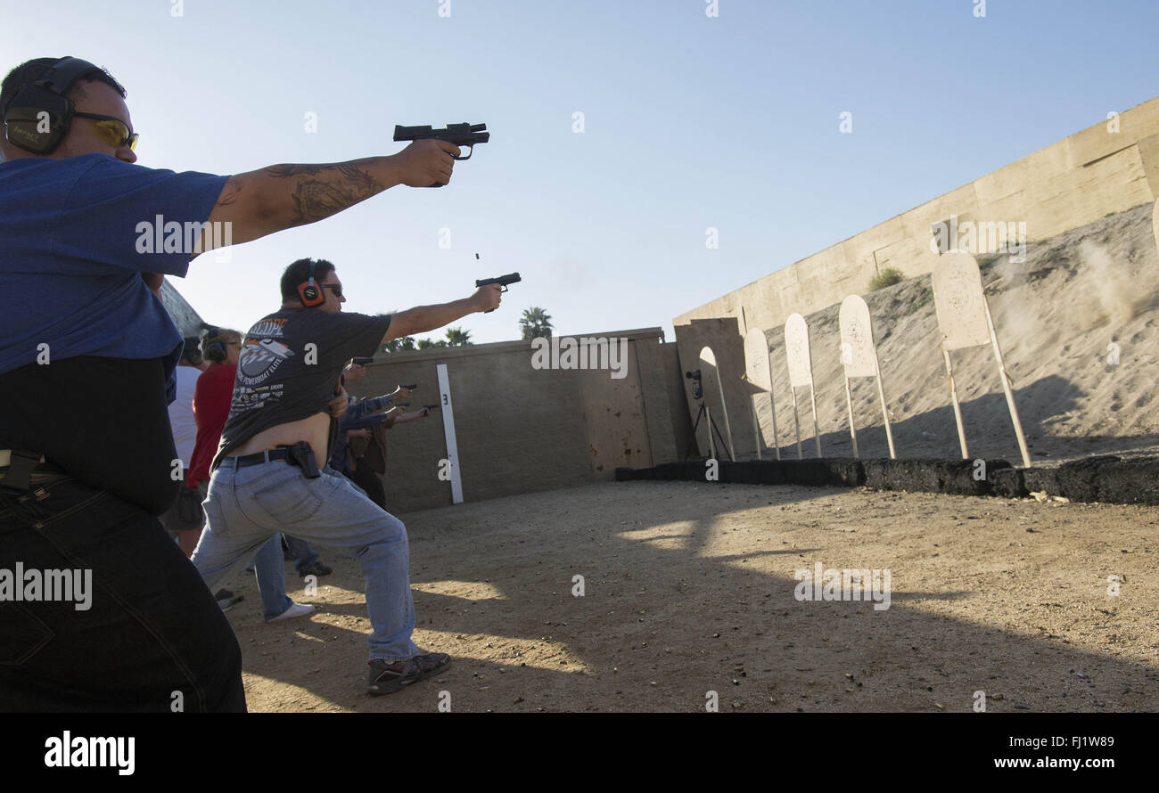 Concealed Weapon Stock Photos & Concealed Weapon Stock Images - Alamy