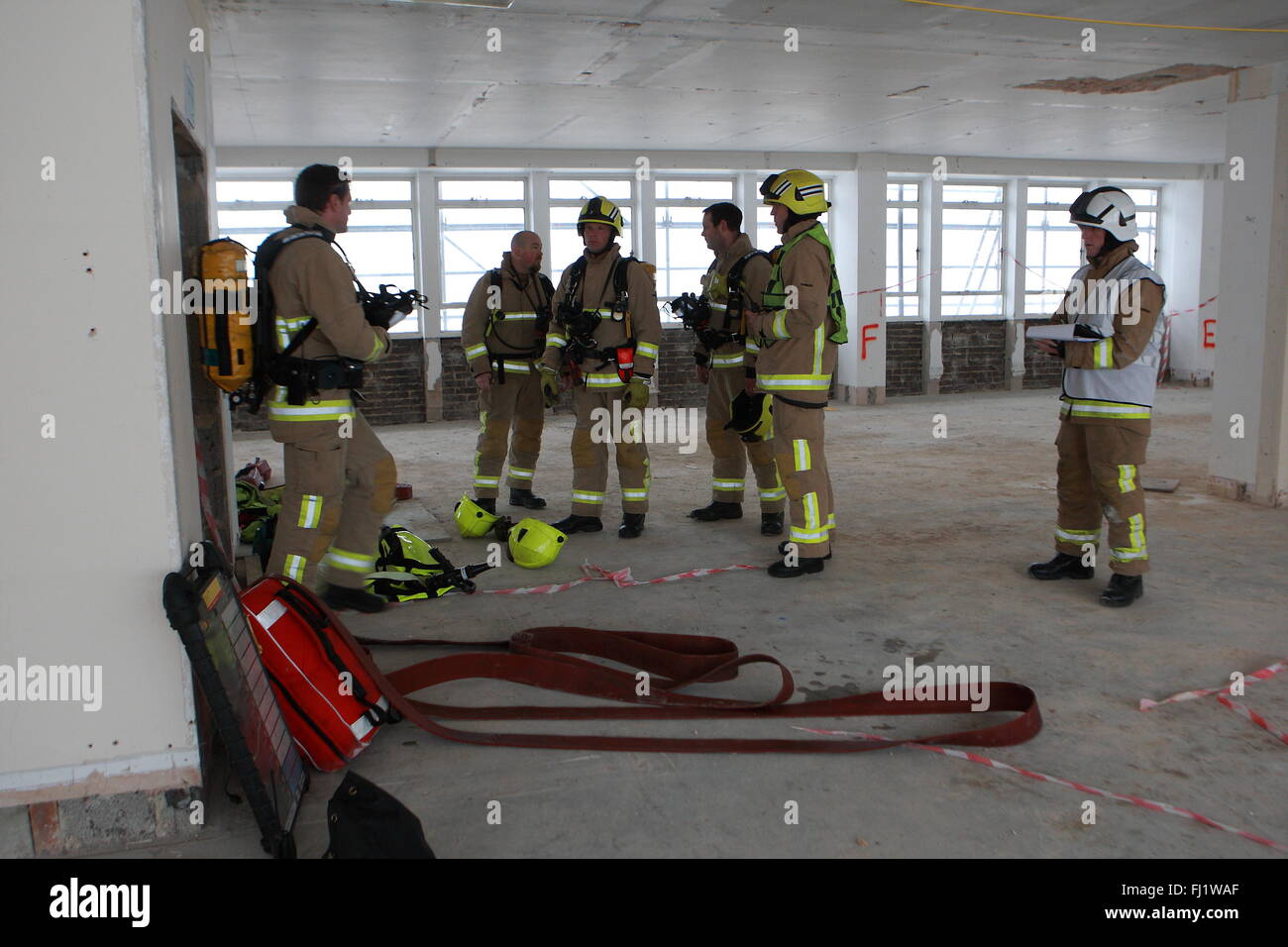 Saturday 26/02/2016 Five fire engines, around 25 firefighters and a ...