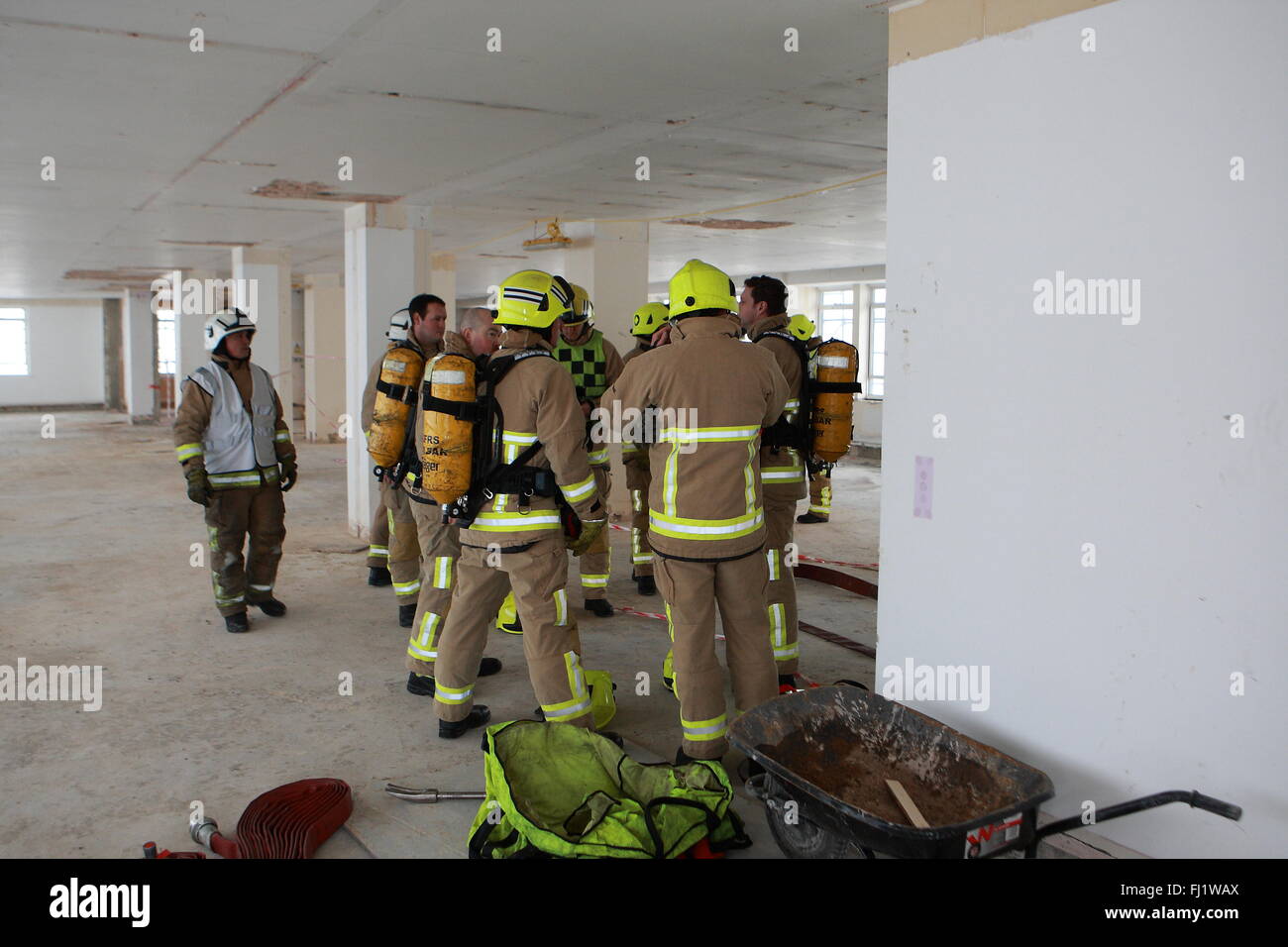 Saturday 26/02/2016 Five fire engines, around 25 firefighters and a ...
