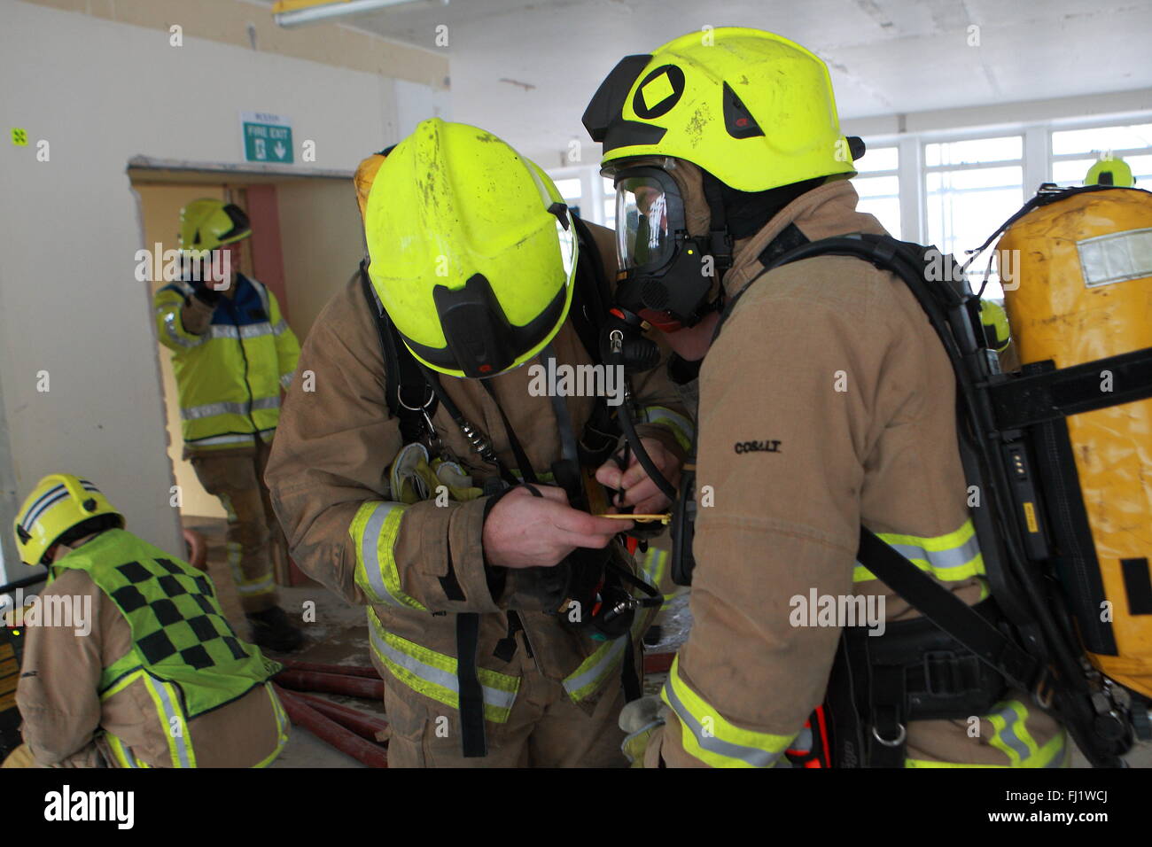 Saturday 26/02/2016 Five fire engines, around 25 firefighters and a ...