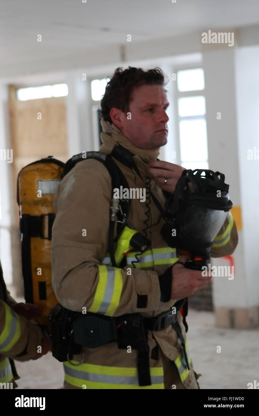 Saturday 26/02/2016 Five fire engines, around 25 firefighters and a ...