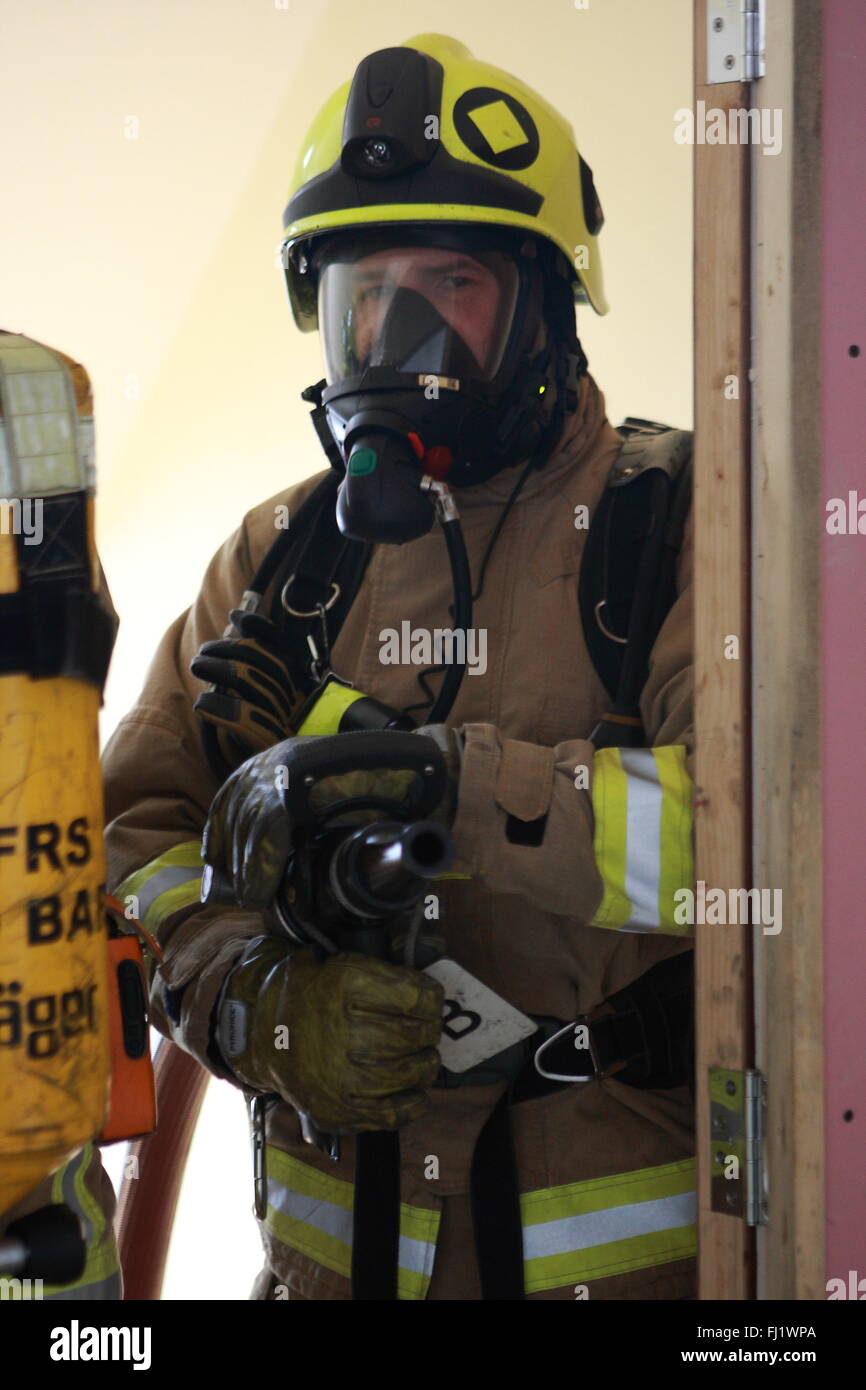 Saturday 26/02/2016 Five fire engines, around 25 firefighters and a ...