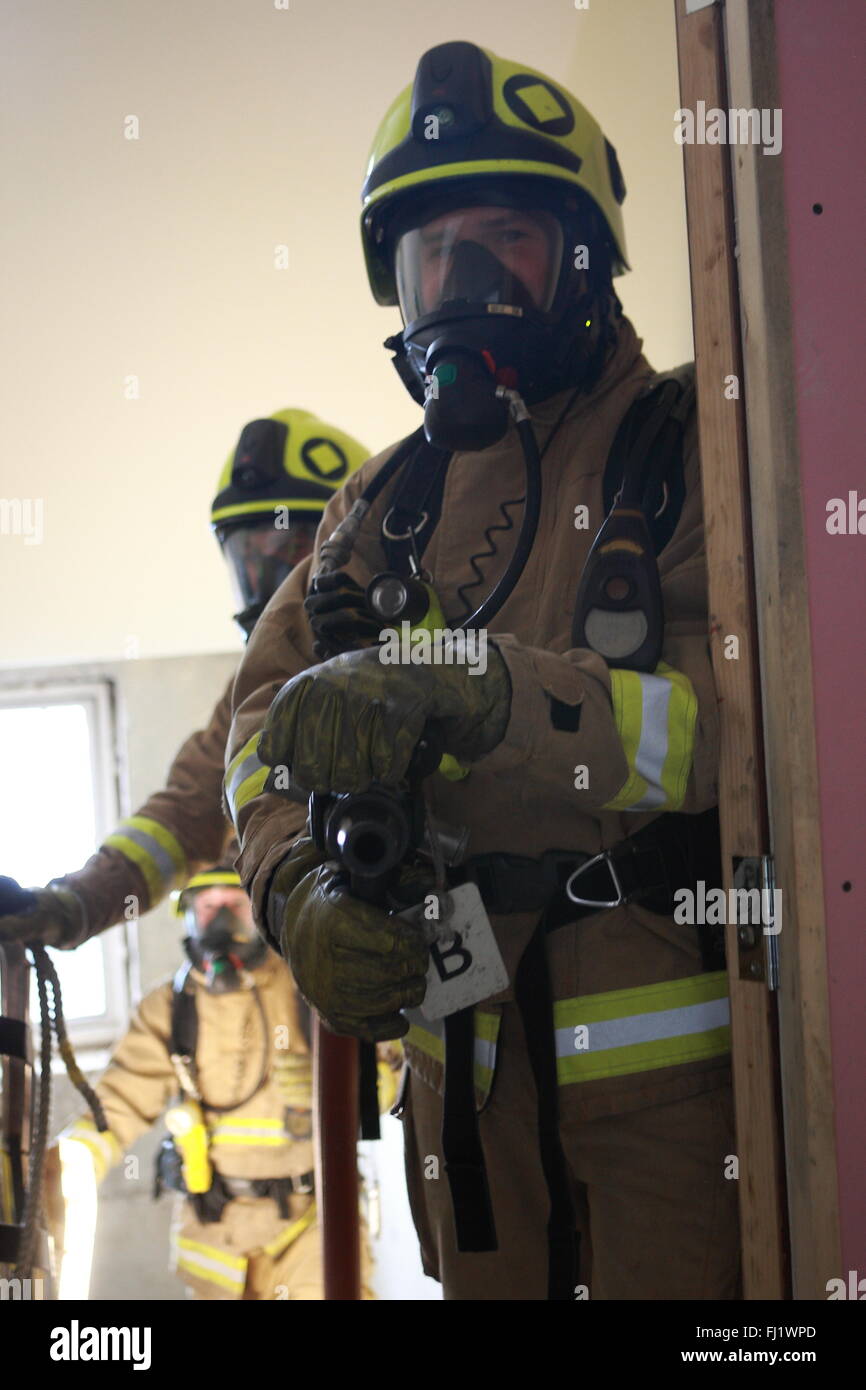 Saturday 26/02/2016 Five fire engines, around 25 firefighters and a ...