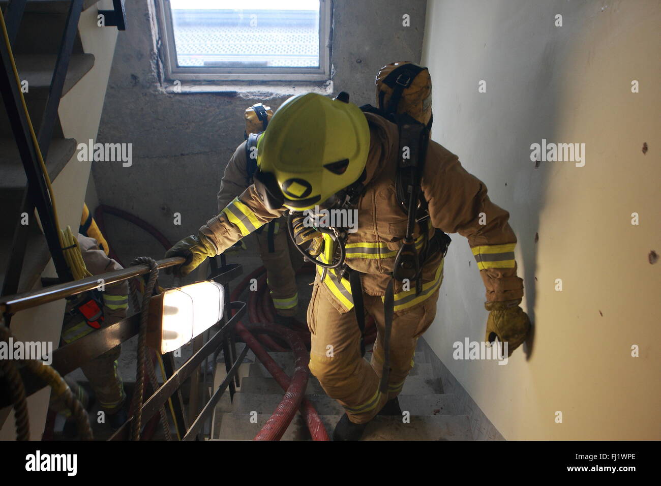 Saturday 26/02/2016 Five fire engines, around 25 firefighters and a ...