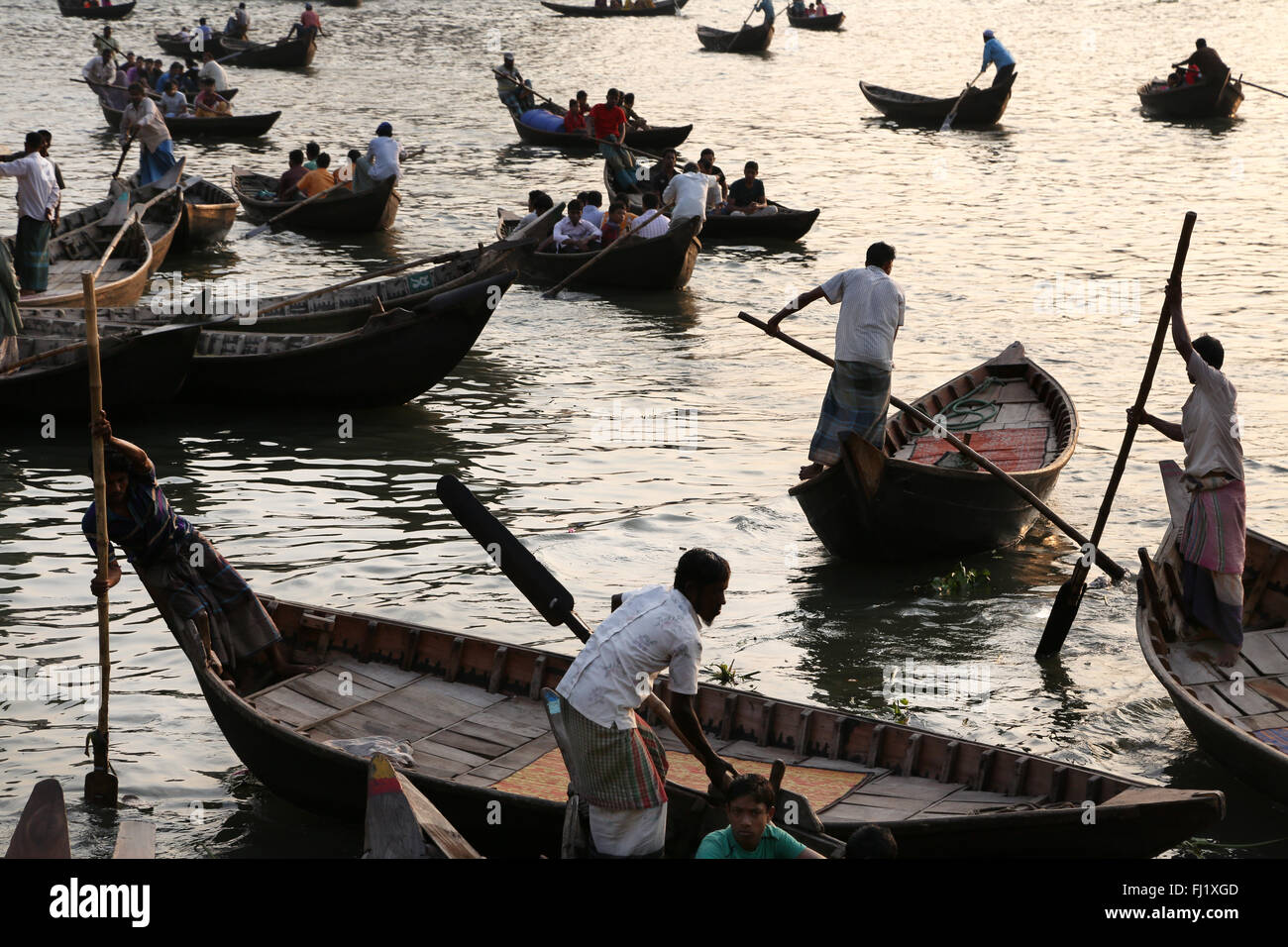 Busy boat traffic at Sadarghat , Dhaka Stock Photo - Alamy