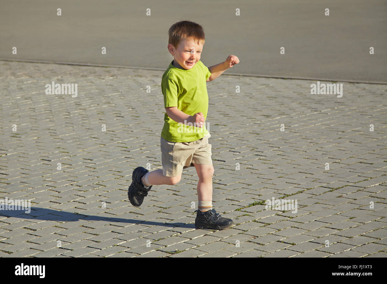 Little boy running Stock Photo - Alamy