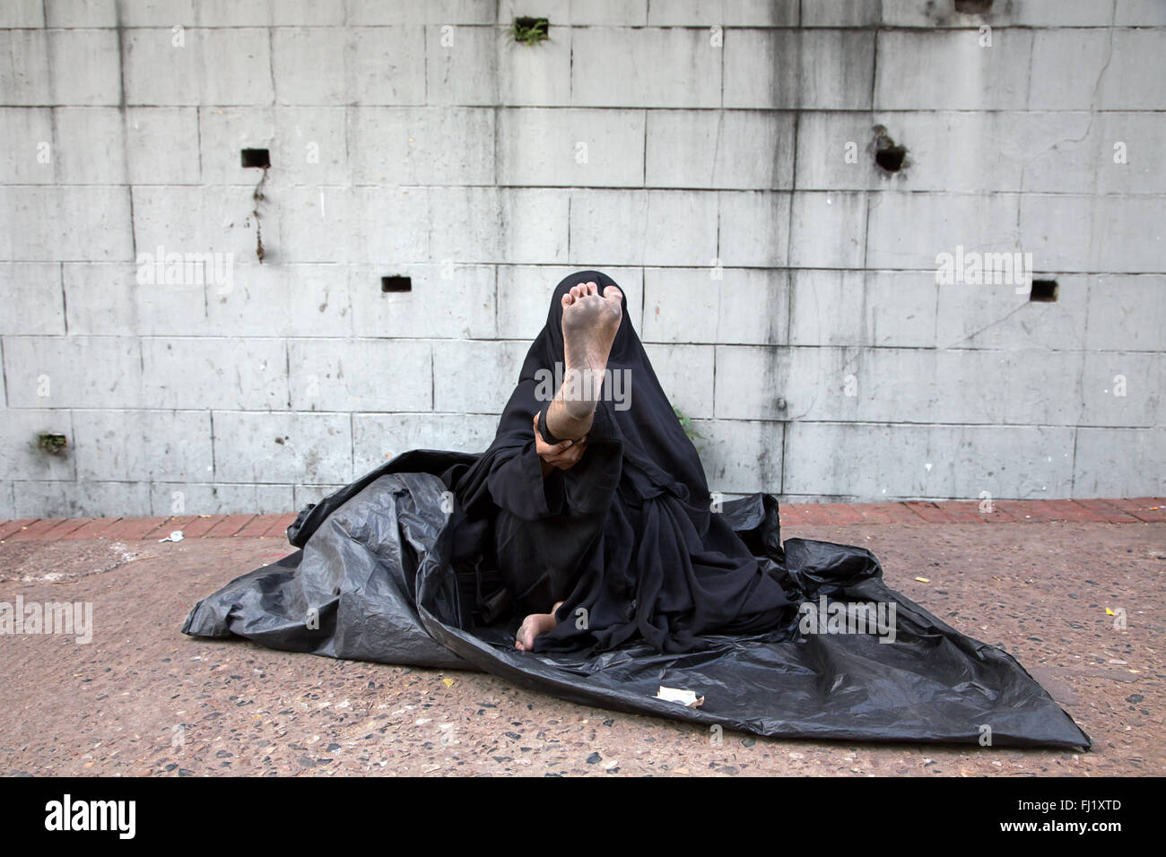 Wearing a niqab hi-res stock photography and images - Alamy