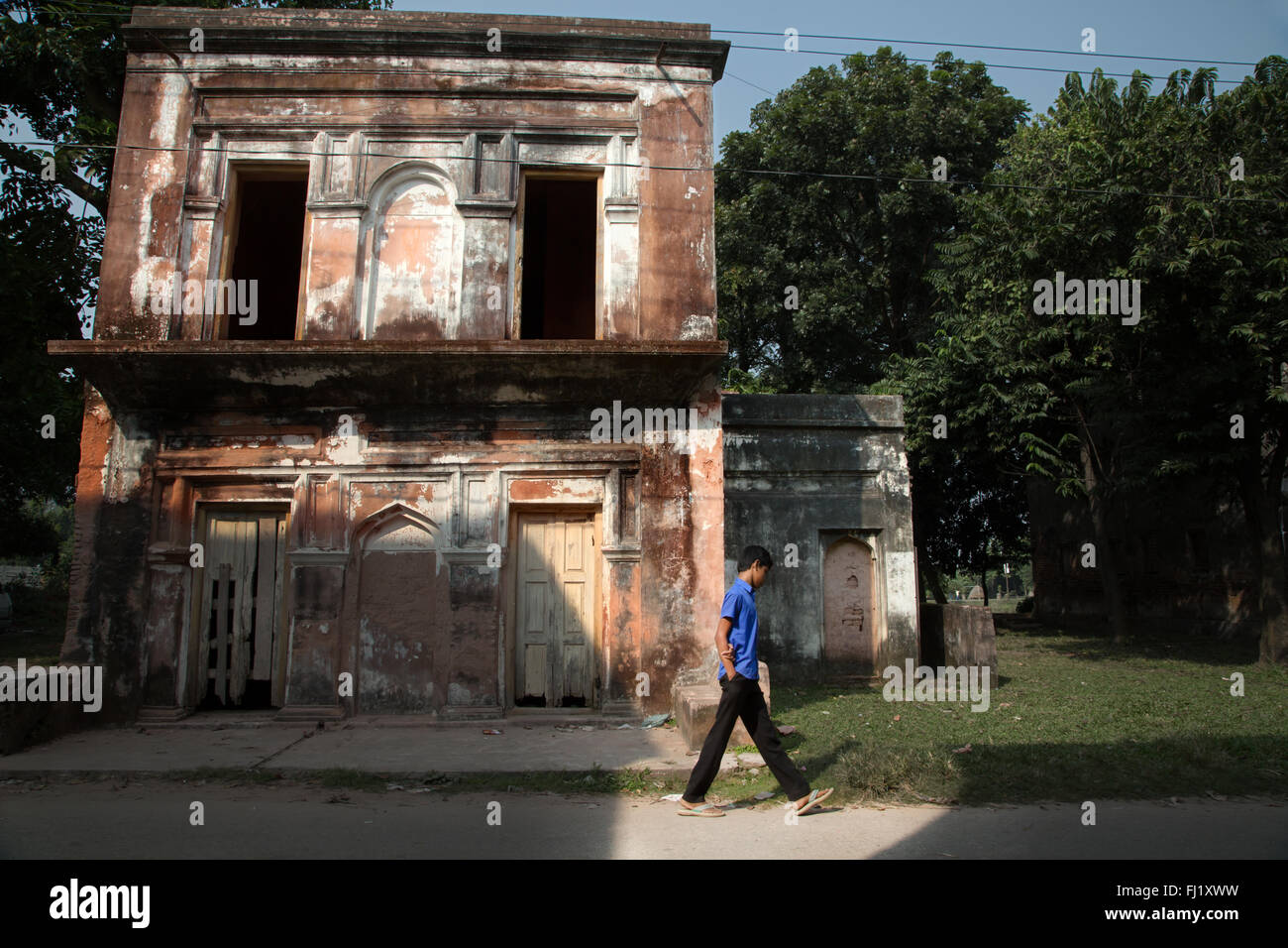 Old man alone in house hi-res stock photography and images - Alamy