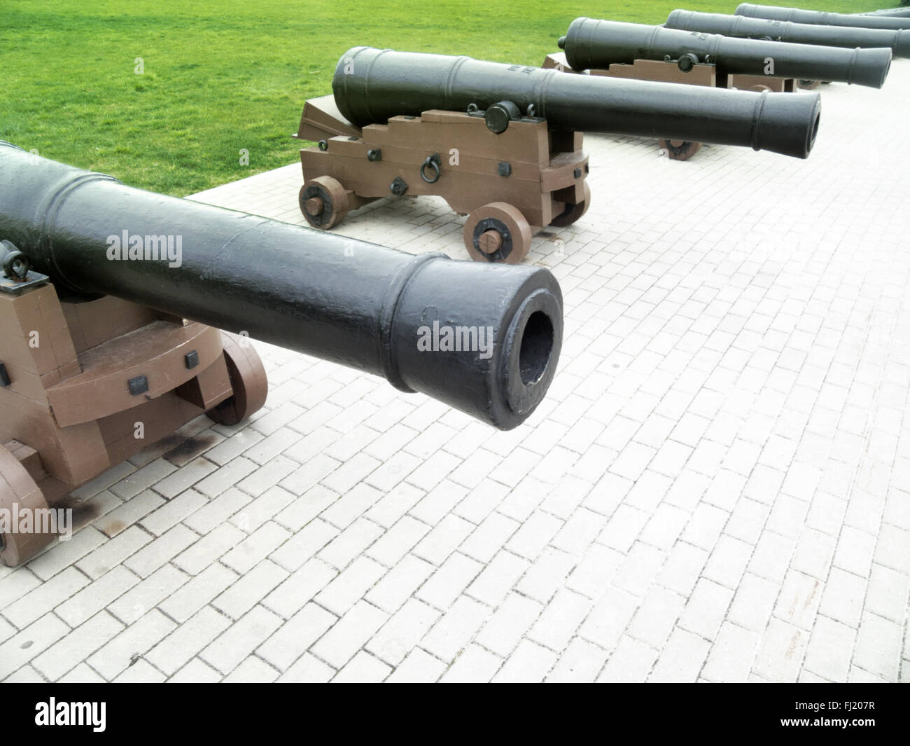 Old fashioned cannons hi-res stock photography and images - Alamy