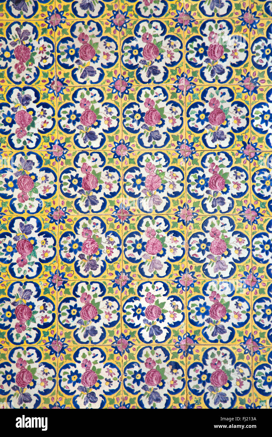 Iran Persia architecture - nice pattern and drawing in mosque , Kashan ...