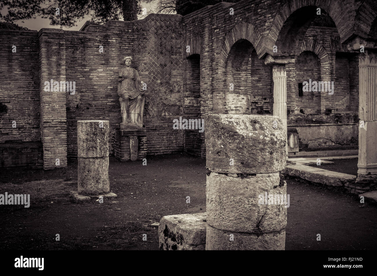 Statue ostia antica rome lazio hi-res stock photography and images - Alamy