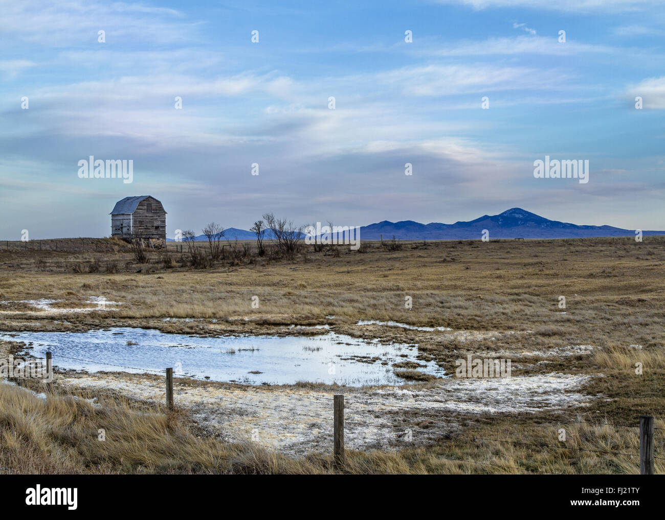 Prairie scene with abandoned barn Stock Photo - Alamy