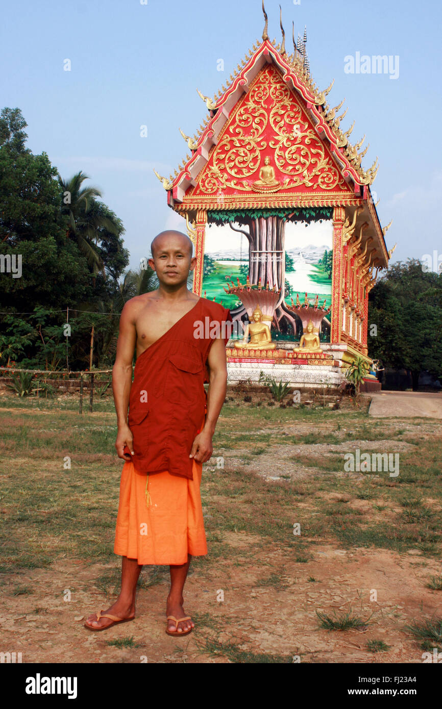 Portrait of buddhist monk in monastery Luang Prabang , Laos, Asia Stock ...