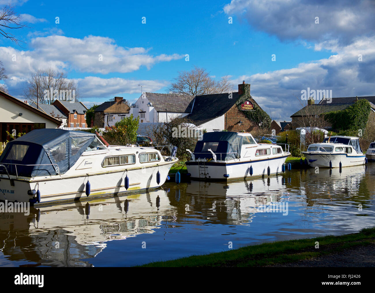 Lancaster Canal Boats High Resolution Stock Photography and Images - Alamy