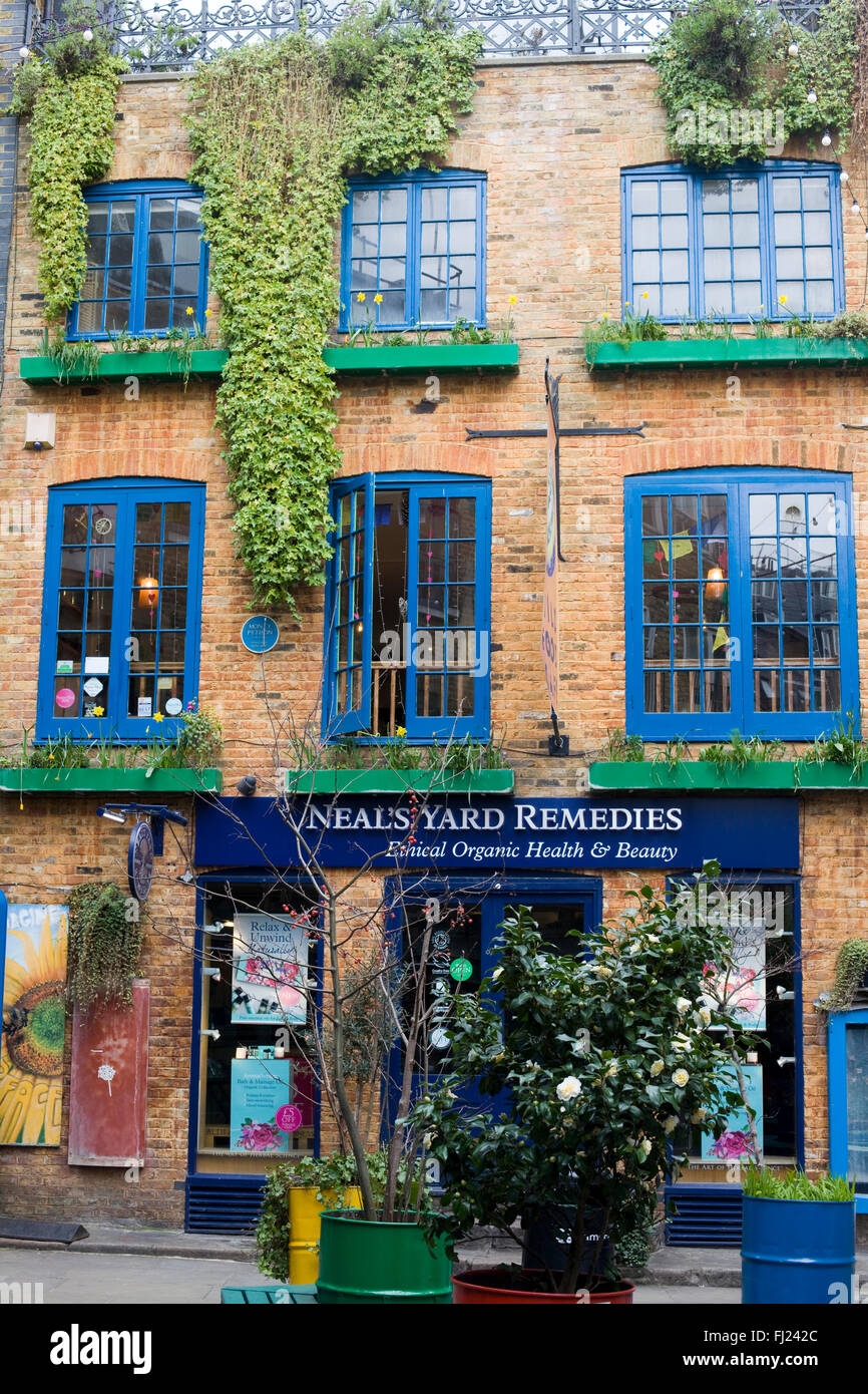 Neil's Yard, a courtyard with alternative shops and cafés, Covent ...