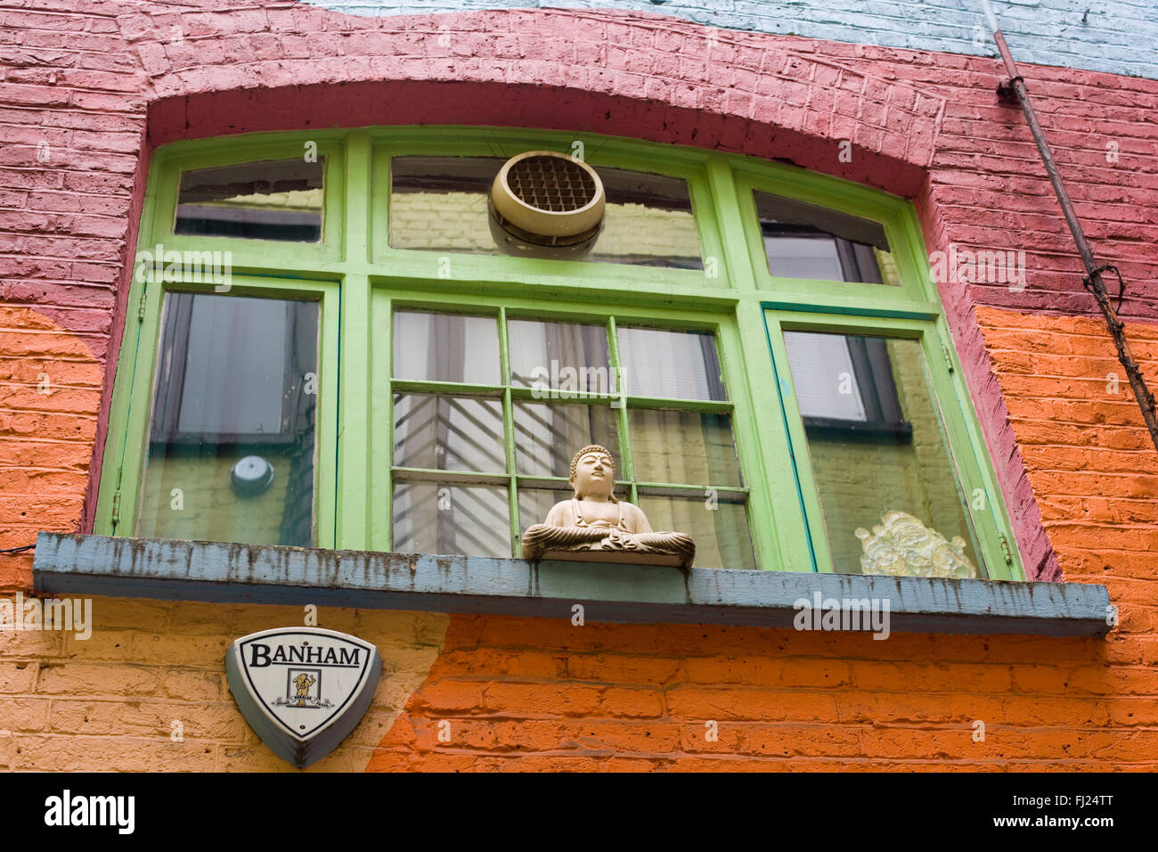 Neil's Yard, a courtyard with alternative shops and cafes, Covent ...