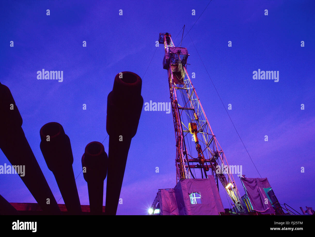 Oil gas wellhead dusk hi-res stock photography and images - Alamy