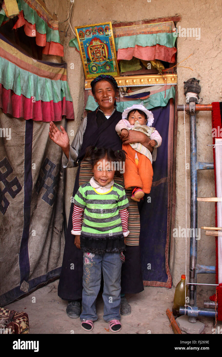 Tibetan family in Gyantse, Tibet Stock Photo - Alamy