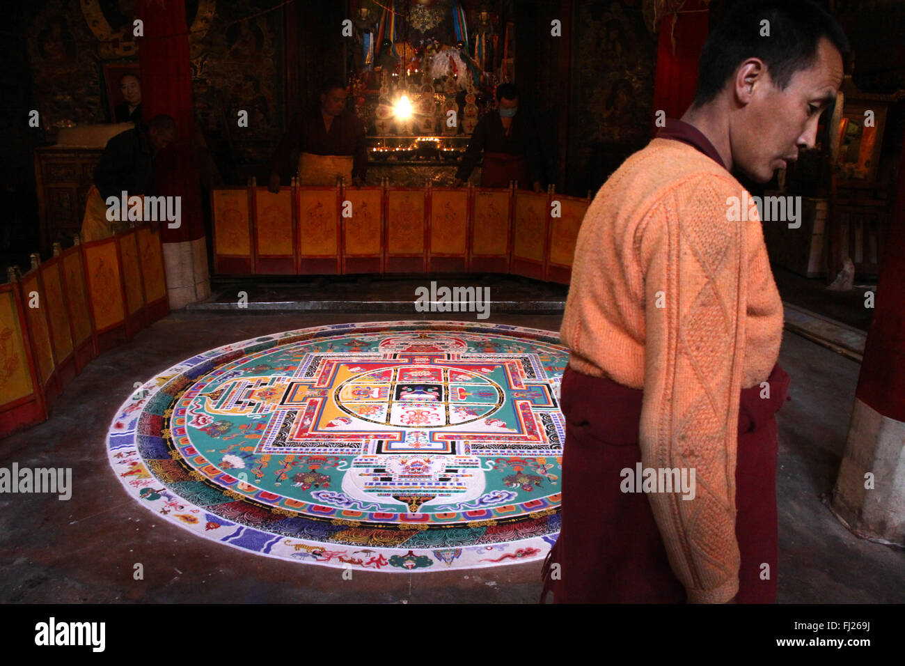 Tibetan buddhist making mandala hi-res stock photography and images - Alamy