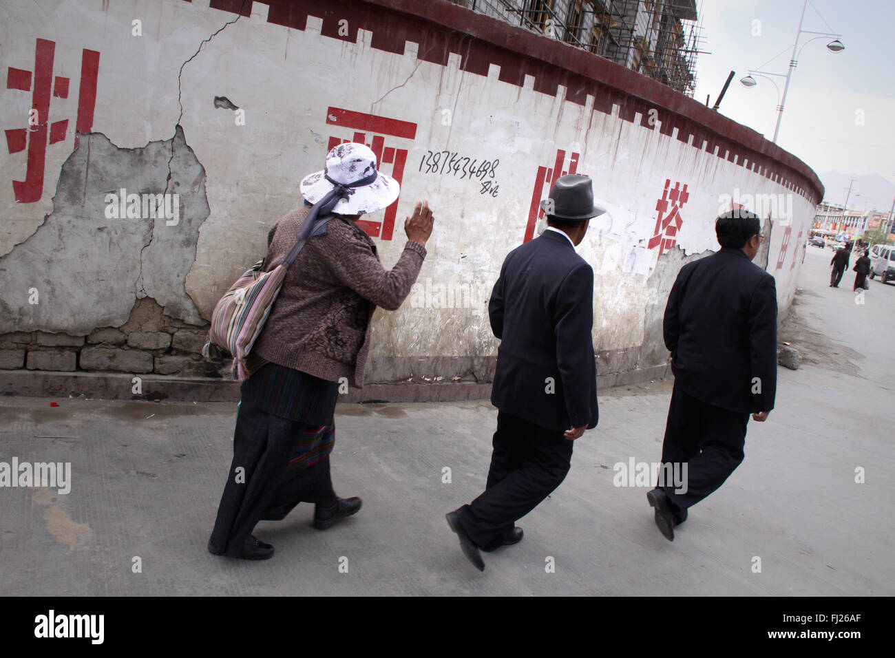 Tibet China pictures of people and landscapes Stock Photo - Alamy