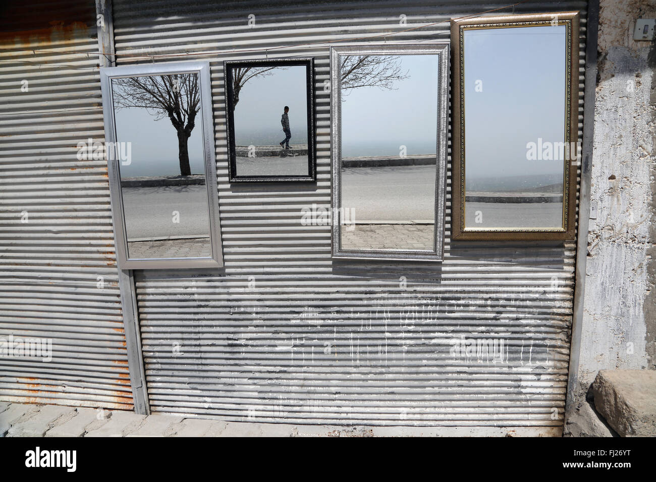 Mirrors hi-res stock photography and images - Alamy