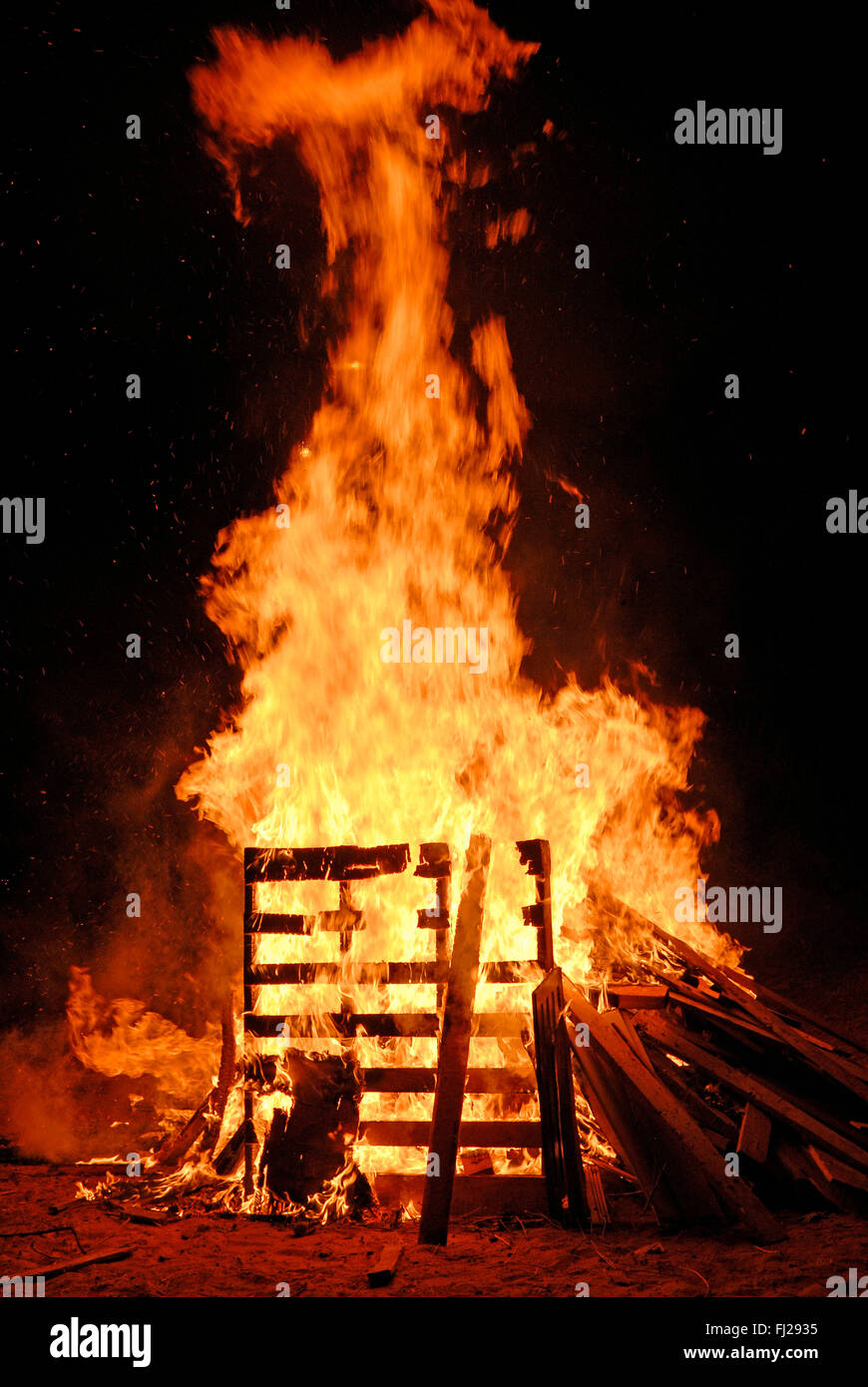 Fire stack middle east hi-res stock photography and images - Alamy