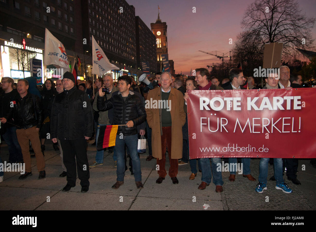Demonstration rathaus banner hi-res stock photography and images - Alamy