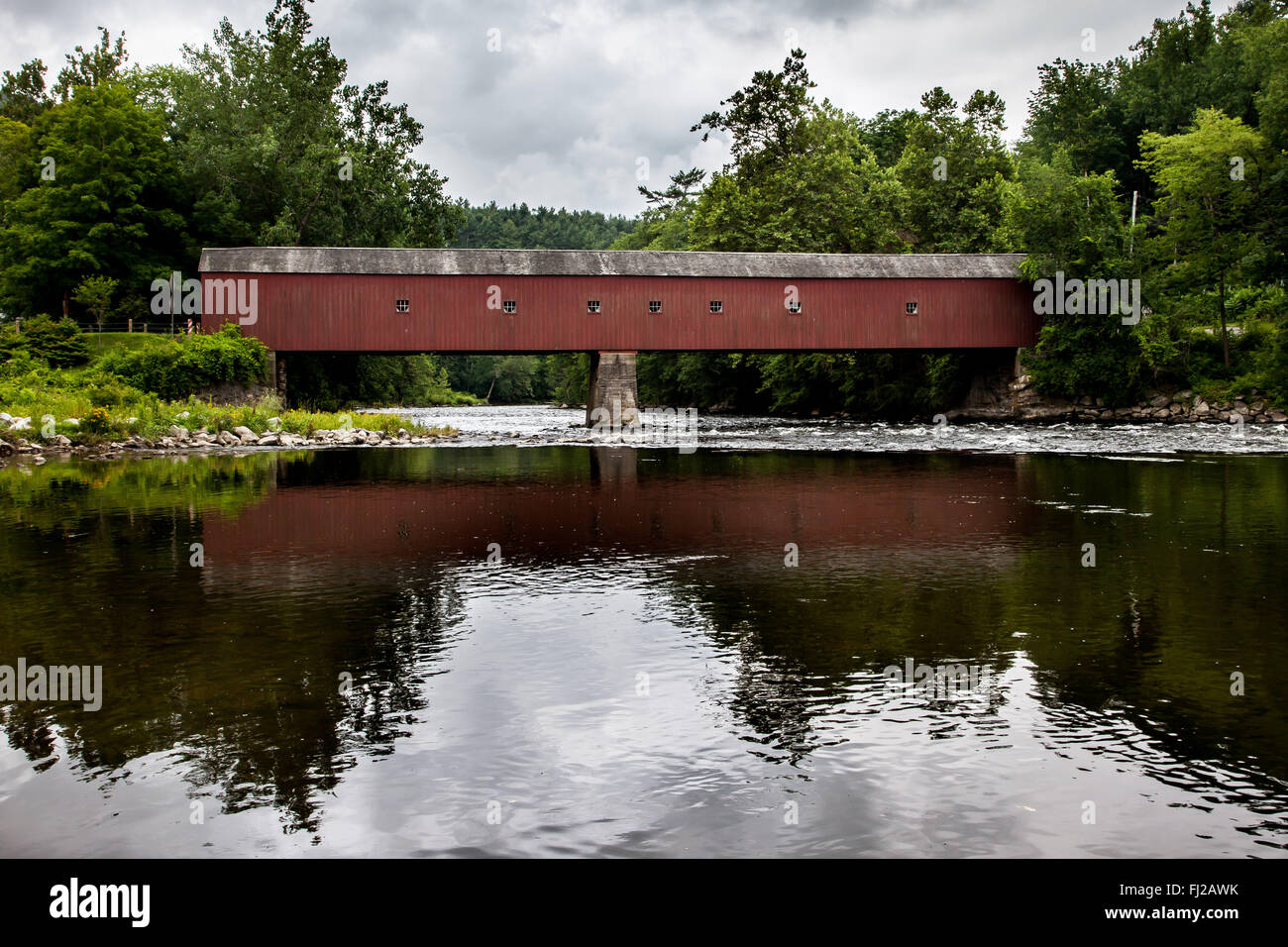 West Cornwall Covered Bridge also known as Hart Bridge Stock Photo - Alamy