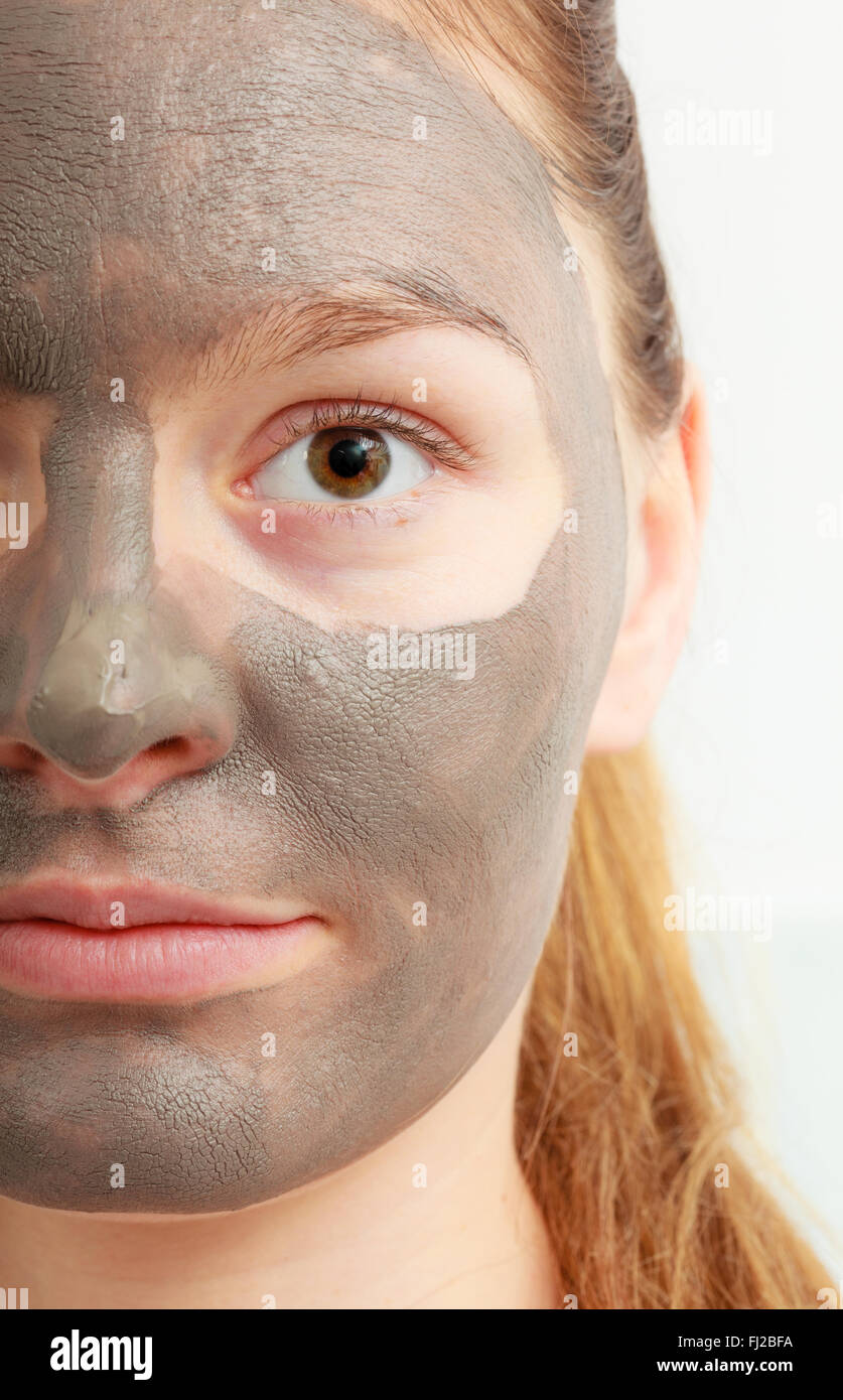 Gray mud spa face woman hi-res stock photography and images - Alamy