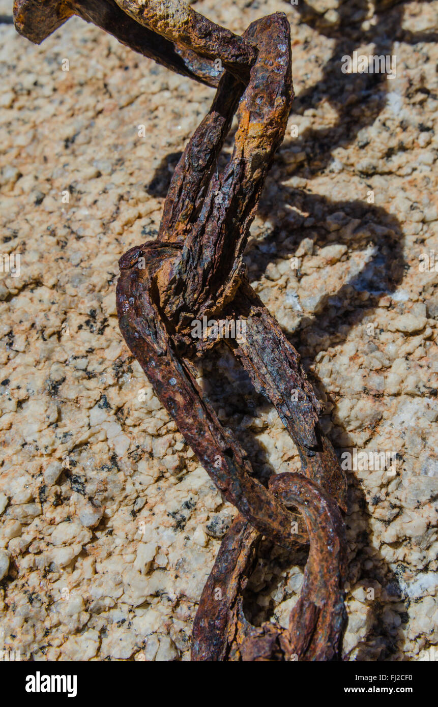Rusted chain link hi-res stock photography and images - Alamy