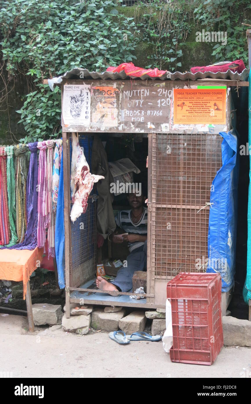 Meat hanging in butcher shop hi-res stock photography and images - Alamy
