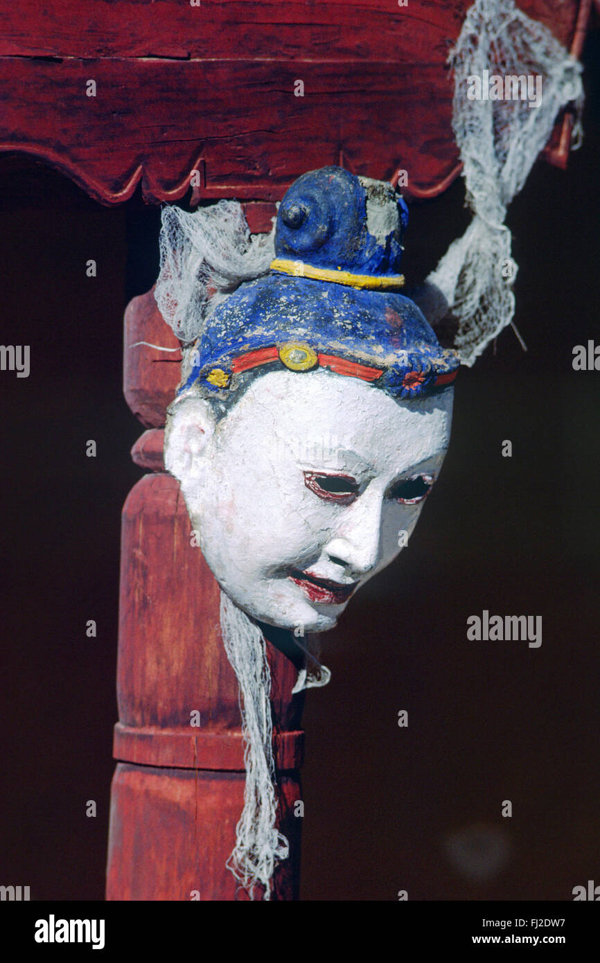 Ritual mask hi-res stock photography and images - Alamy