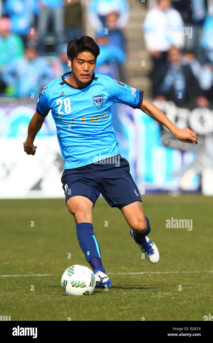 NHK SPRING Mitsuzawa Football Stadium, Kanagawa, Japan. 28th Feb, 2016. Yuta Fujii (Yokohama FC ...