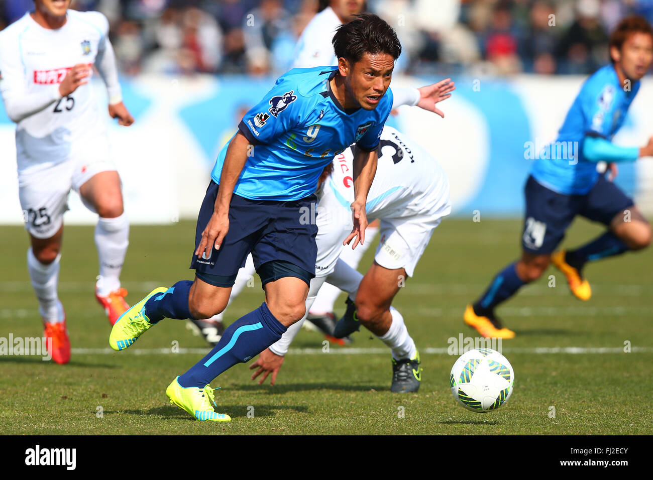 NHK SPRING Mitsuzawa Football Stadium, Kanagawa, Japan. 28th Feb, 2016. Tomohiro Tsuda (Yokohama ...