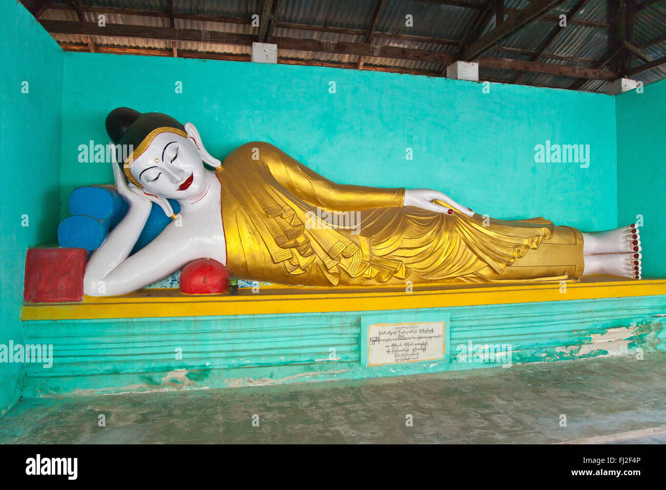RECLINING BUDDHA in the TAUNG MIN GYI PAGODA complex in AMARAPURA the ...