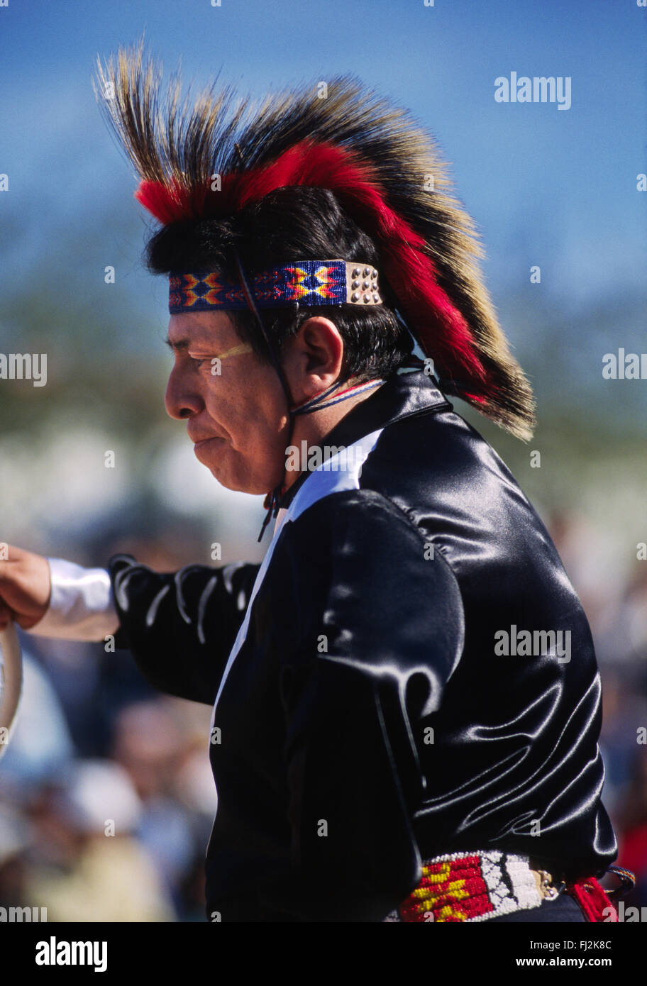 Native american hoop dance hi-res stock photography and images - Alamy
