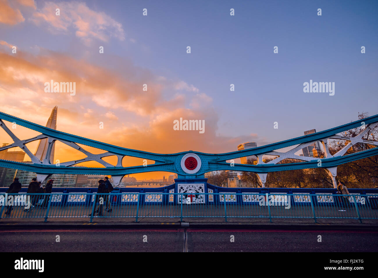 London brigde hi-res stock photography and images - Alamy