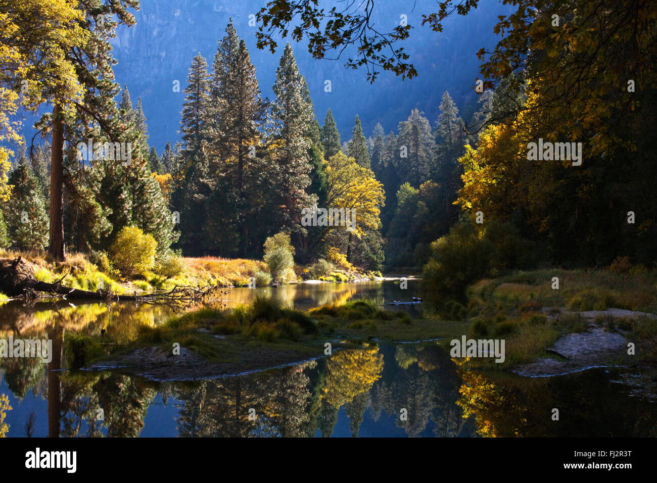 The MERCED RIVER and the YOSEMITE VALLEY during autumn - YOSEMITE ...