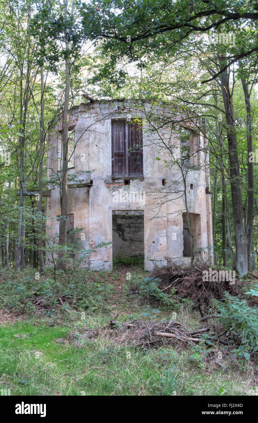 Folly ruins hi-res stock photography and images - Alamy