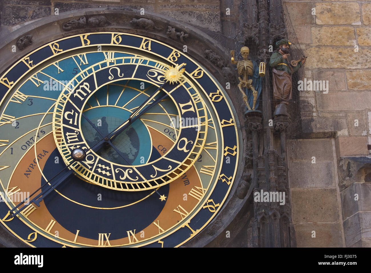 Antique skeleton clock hi-res stock photography and images - Alamy