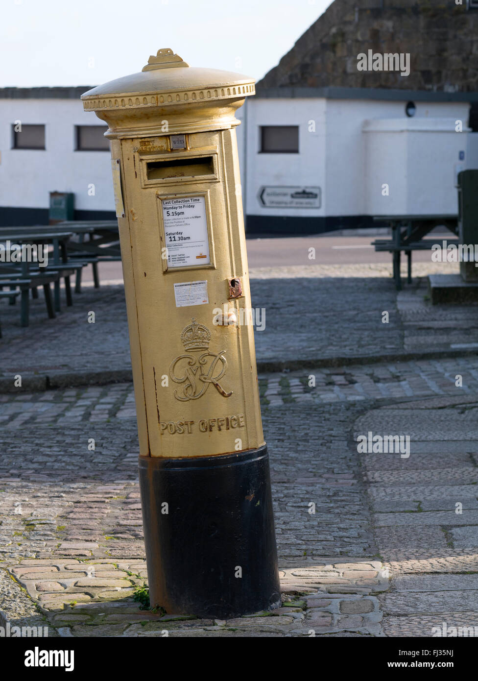 Gold postbox hi-res stock photography and images - Alamy