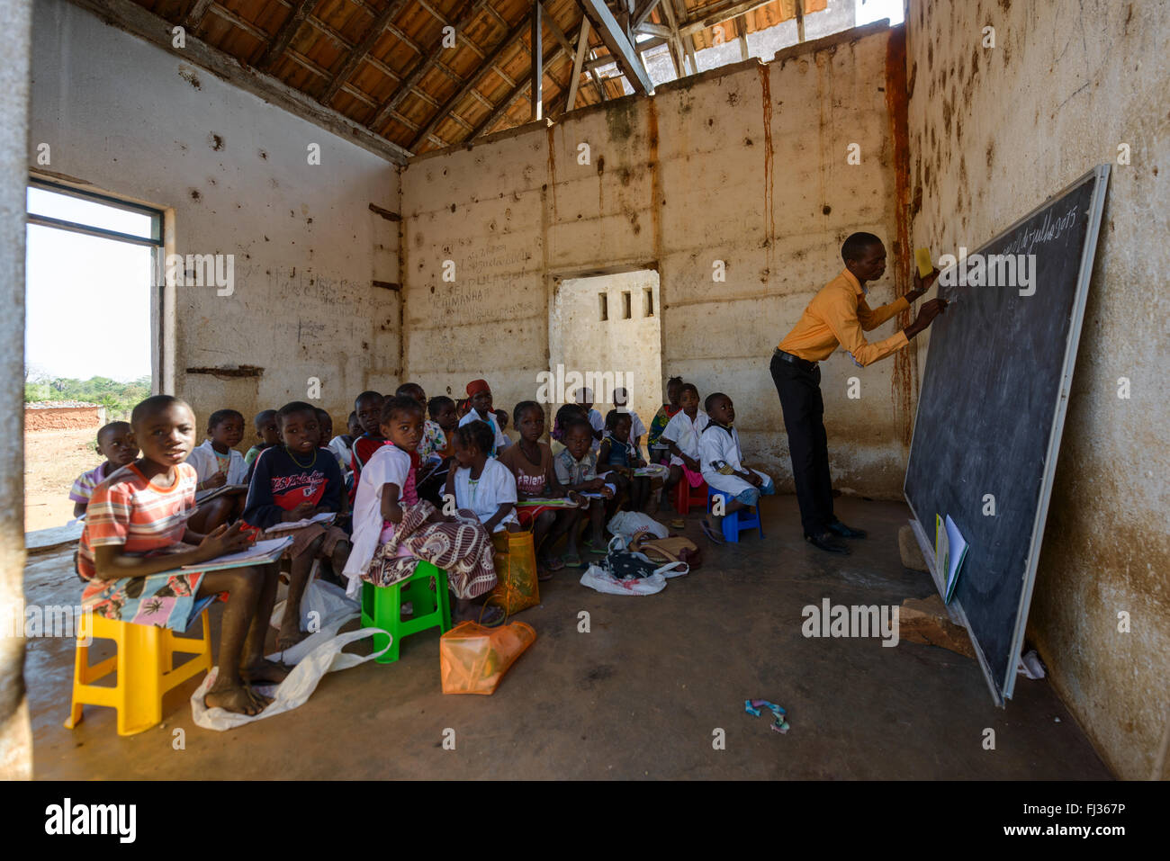 Rural classroom and africa hi-res stock photography and images - Alamy