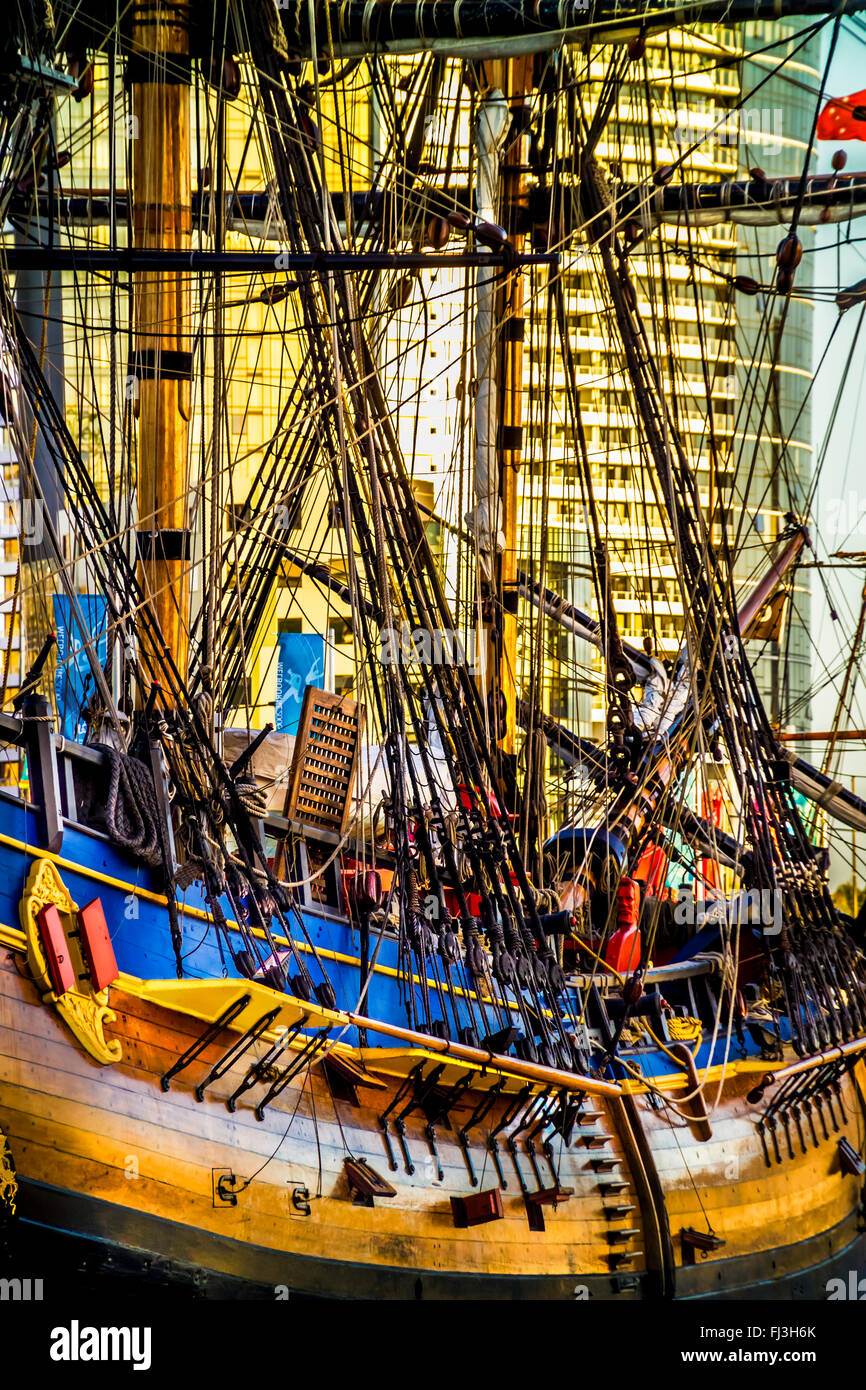 The Endeavour replica ship sailing ship at the Docklands Waterfront ...