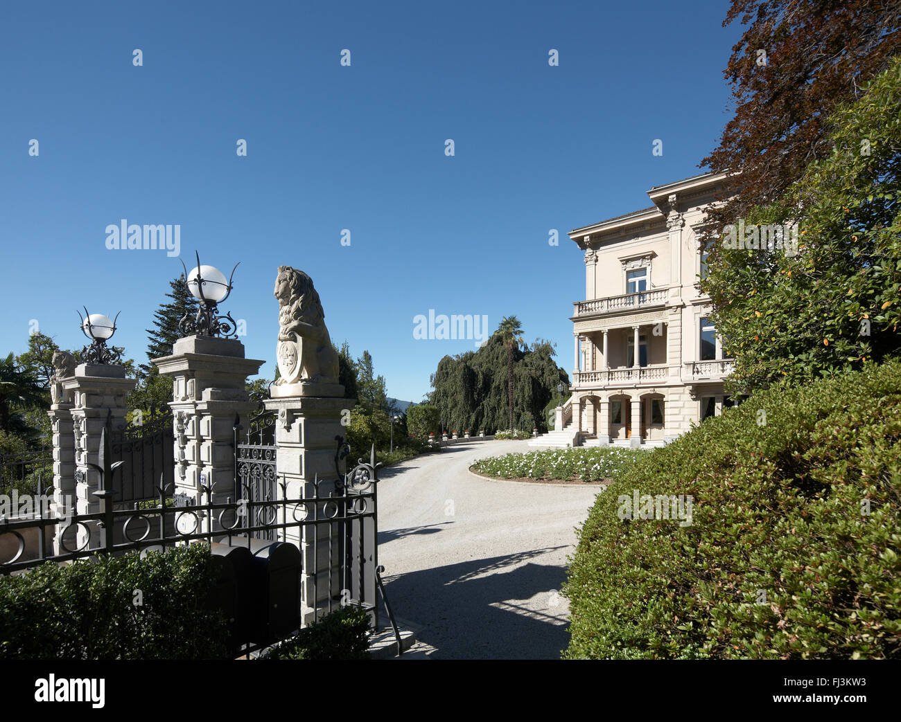 Park entrance pillars hi-res stock photography and images - Alamy