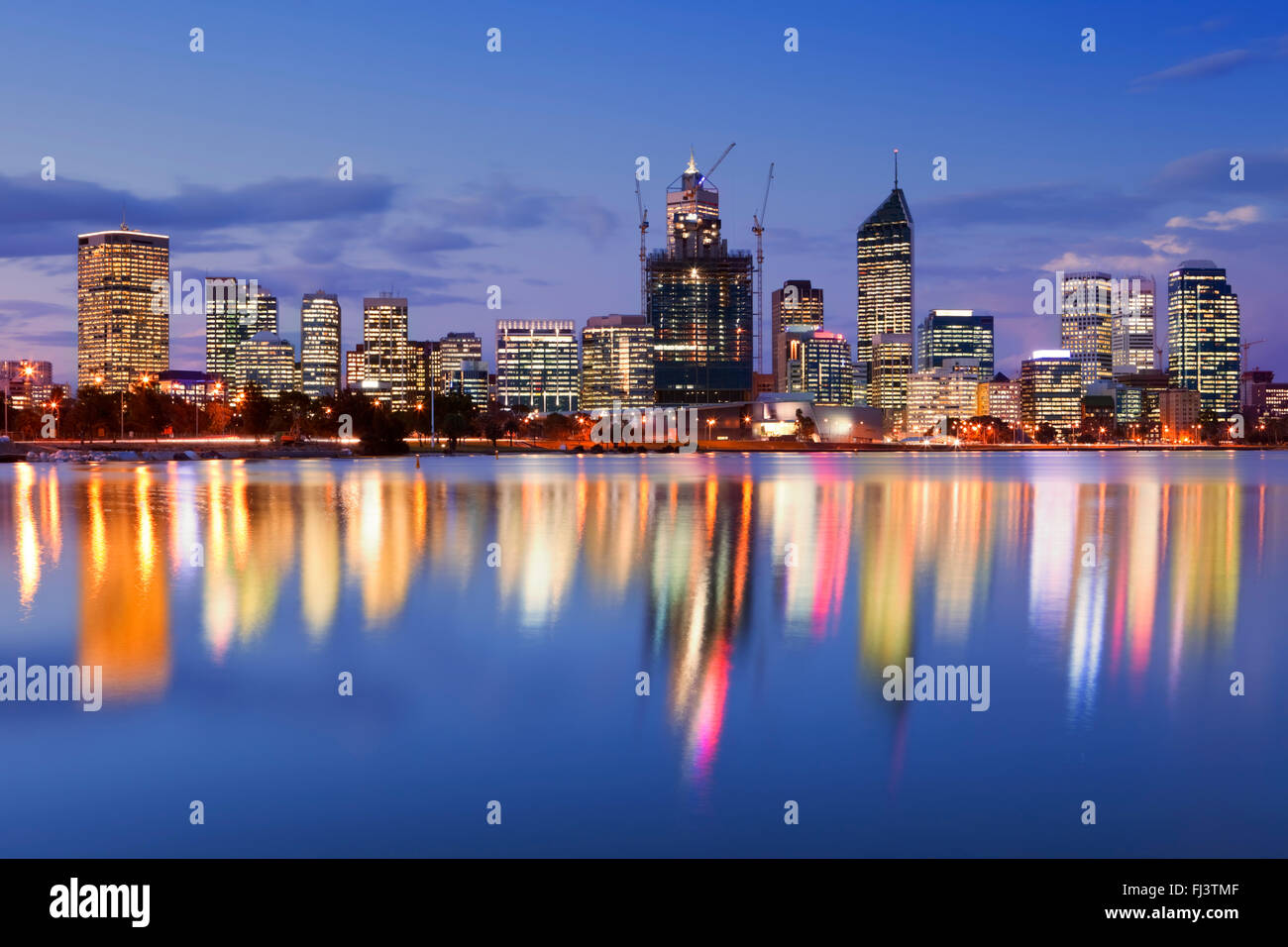 Perth city skyline from the swan river hi-res stock photography and ...